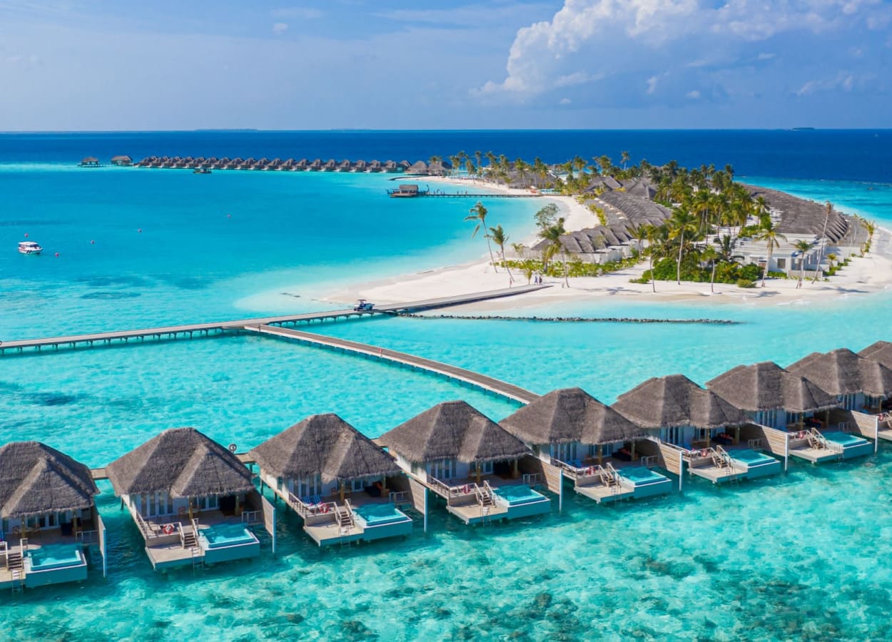 Eturia: de la destinatii si circuite exotice, la orase europene